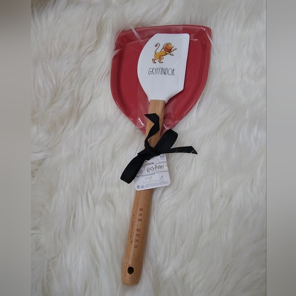 Rae Dunn | Kitchen | Rae Dunn Harry Potter Gryffindor Spatula And Spoon ...